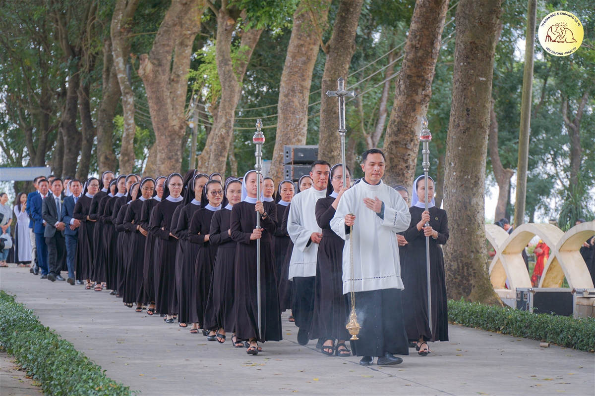 Tu đoàn Chị Em Bác Ái Chúa Kitô Tôi Tớ: Thánh lễ tạ ơn Hồng ân Thánh hiến